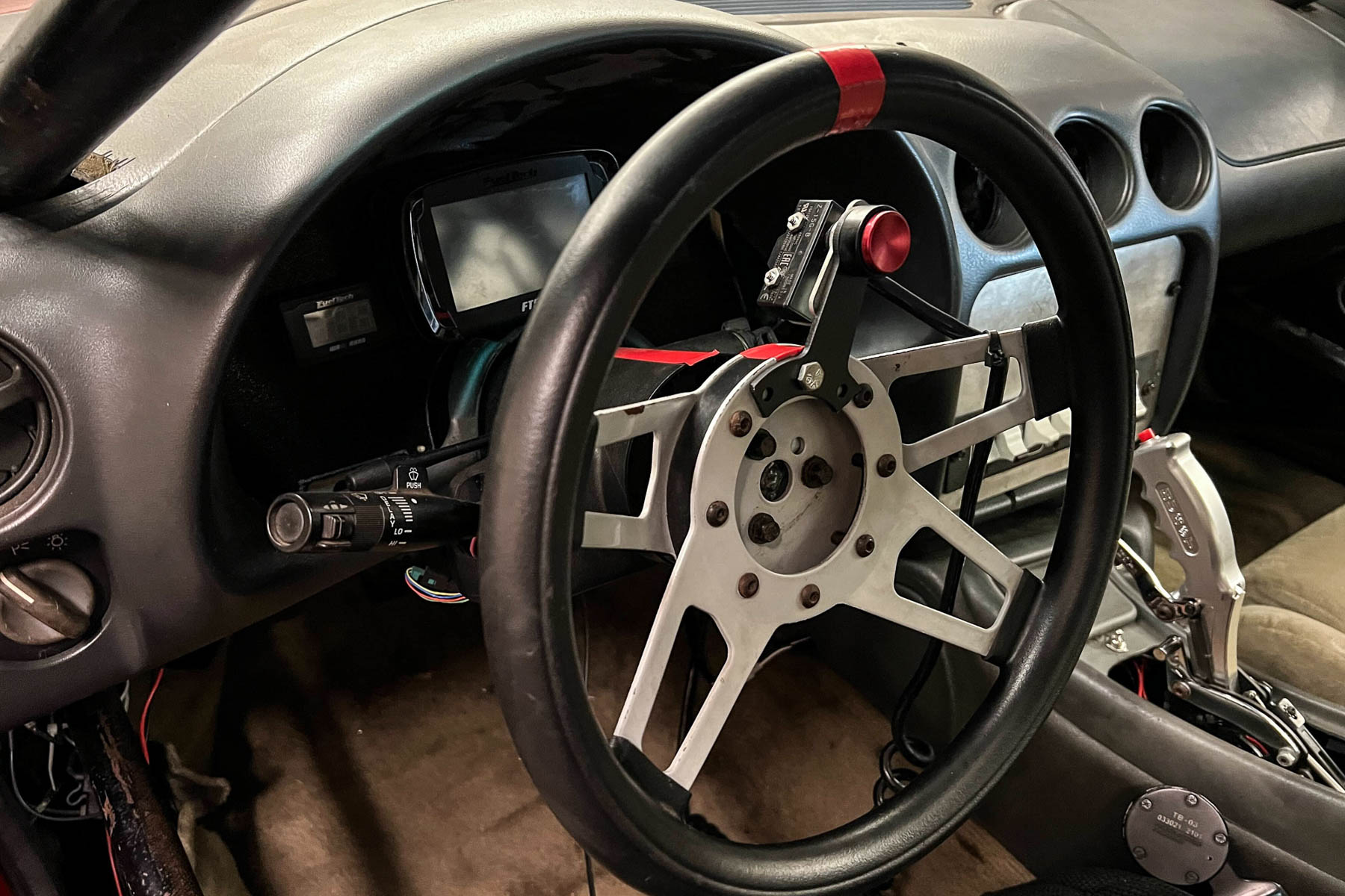 Quick Release Steering Hub for Race Cars Explained